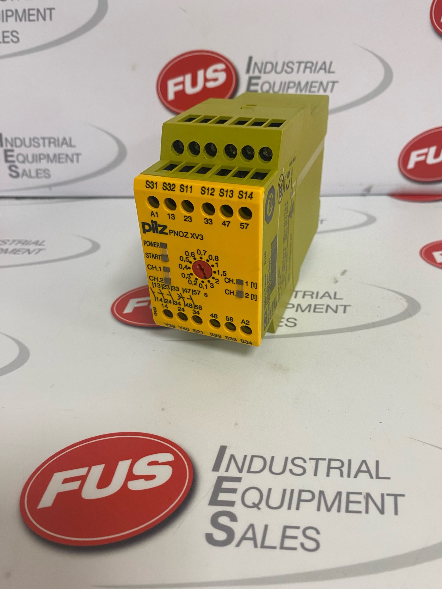 Pilz PNOZ XV3 3/24VDC 3n/o 2n/o t ID NO: 774542 - FUS Industrial