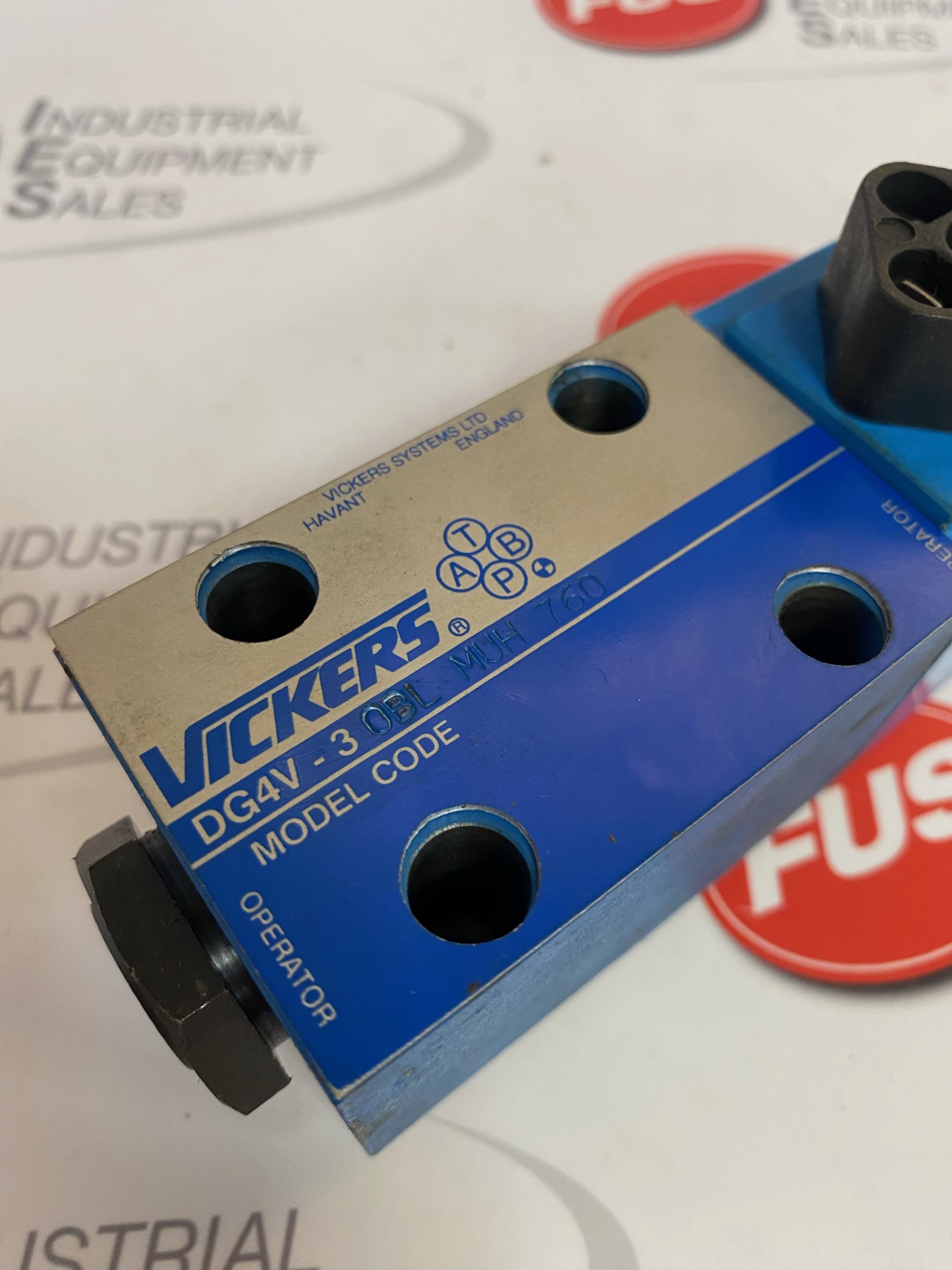 Vickers DG4V-30BL MUH 760 with H 507848 Control Valve - FUS Industrial