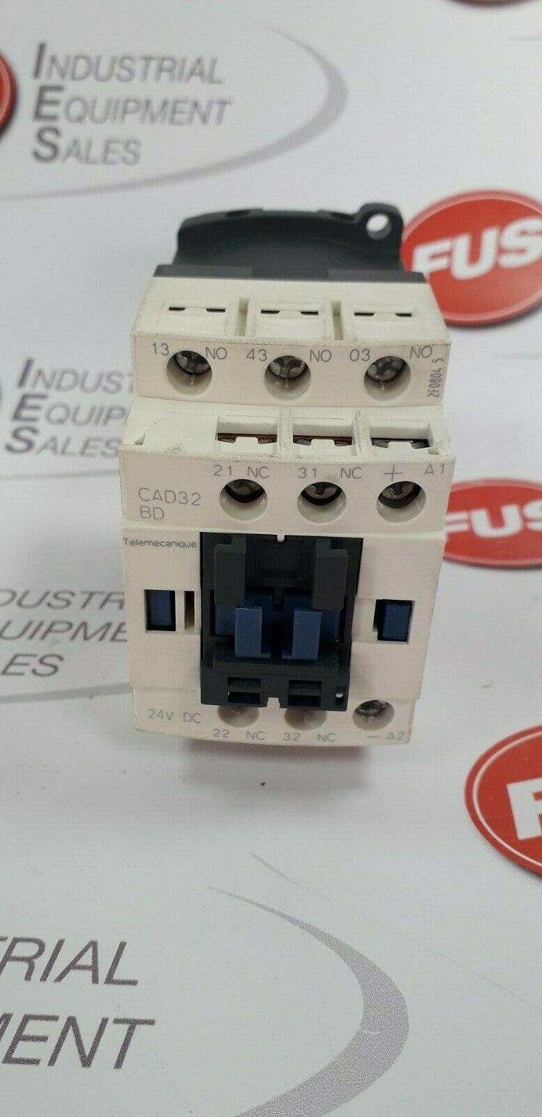 Schneider CAD32BD Control Relay, 24V DC With LAD4TBDL 24v - FUS Industrial