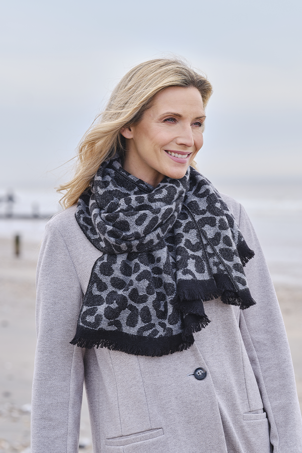 Cashmere Leopard Jacquard Stole