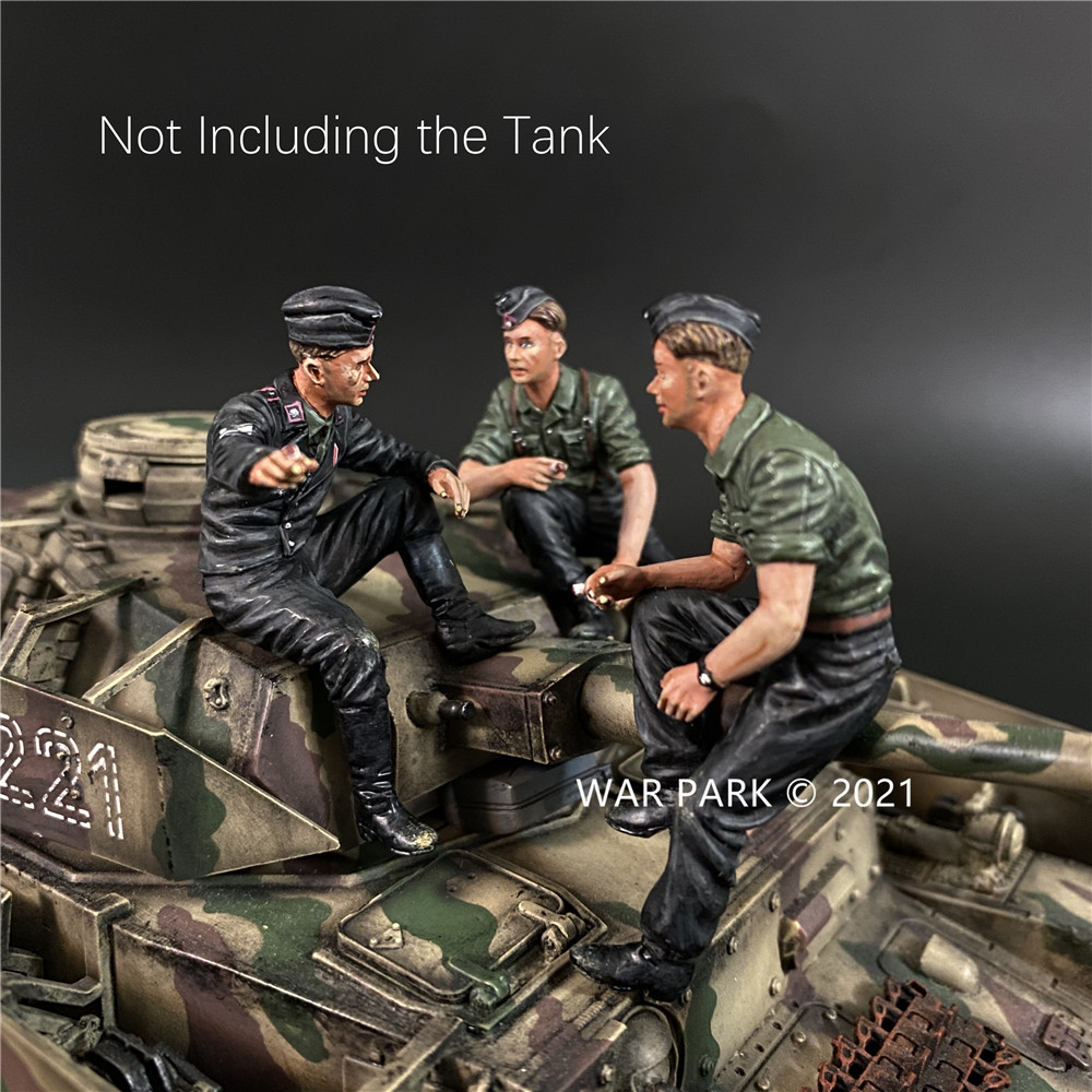 WPKU076 Wehrmacht Tank Crew Smoking & Talking - Peter Nathan Toy Soldiers