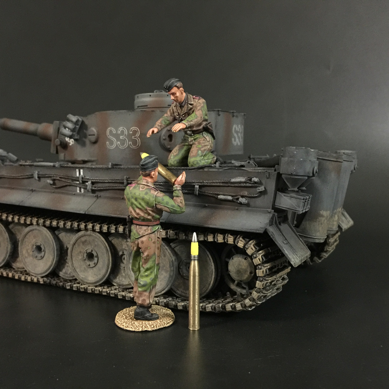 WPKU100 Waffen SS Tank Crew Carrying a Shell D - Peter Nathan Toy Soldiers