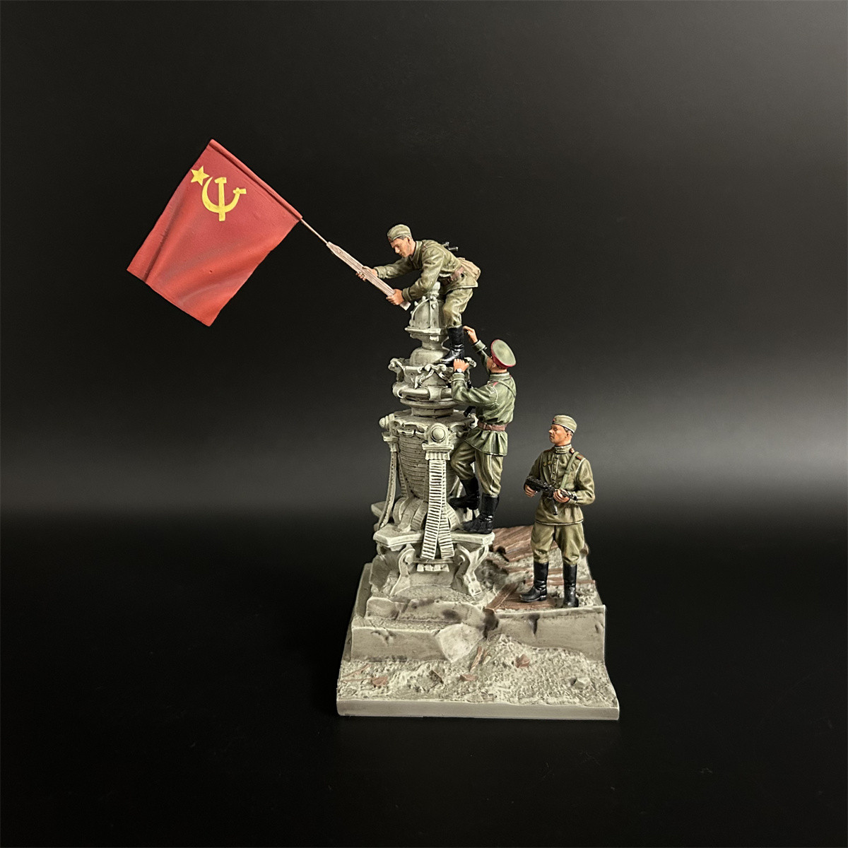 WPRA016 Raising the Victory Banner on the Reichstag - Peter Nathan Toy ...