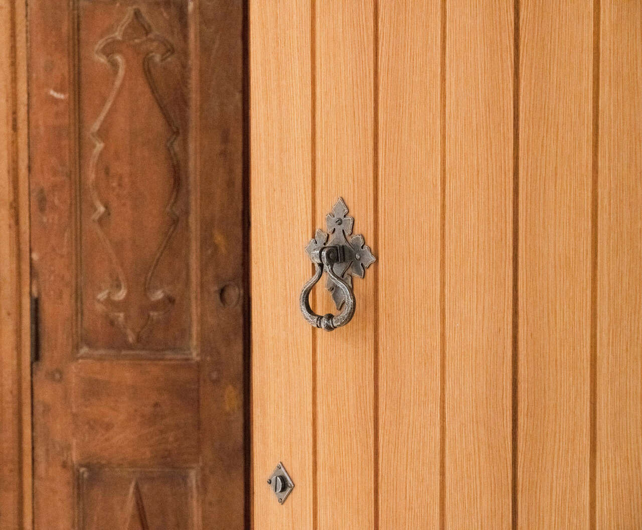 From The Anvil Shakespeare Ring Turn Door Handle| Pewter