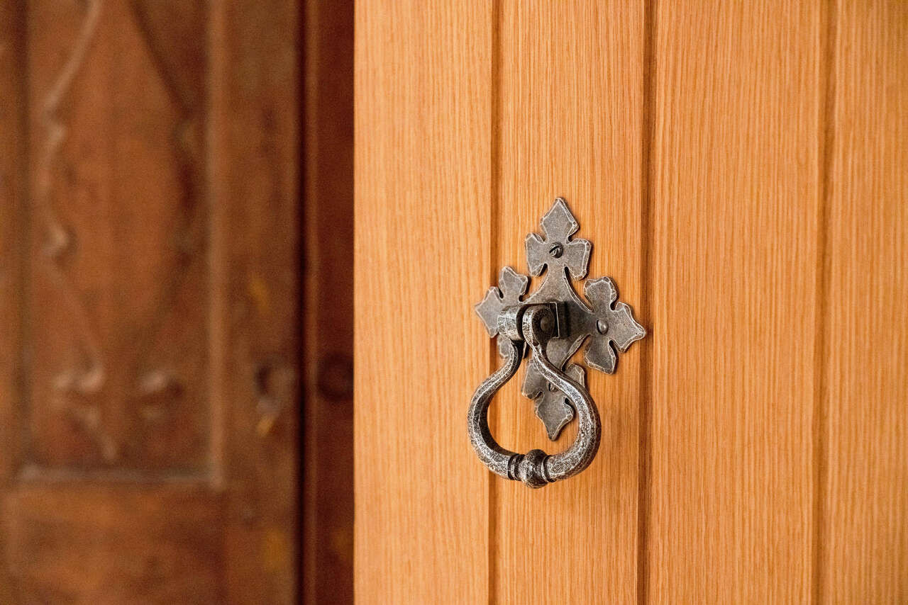 From The Anvil Shakespeare Ring Turn Door Handle| Pewter