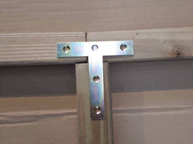 T Bracket & Screws for Mini Polytunnel