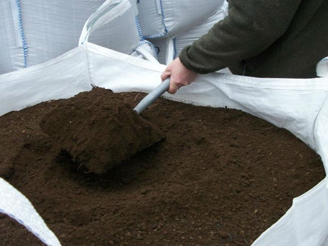 Lawn Topsoil with Added Horticultural Sand - 1 Tonne