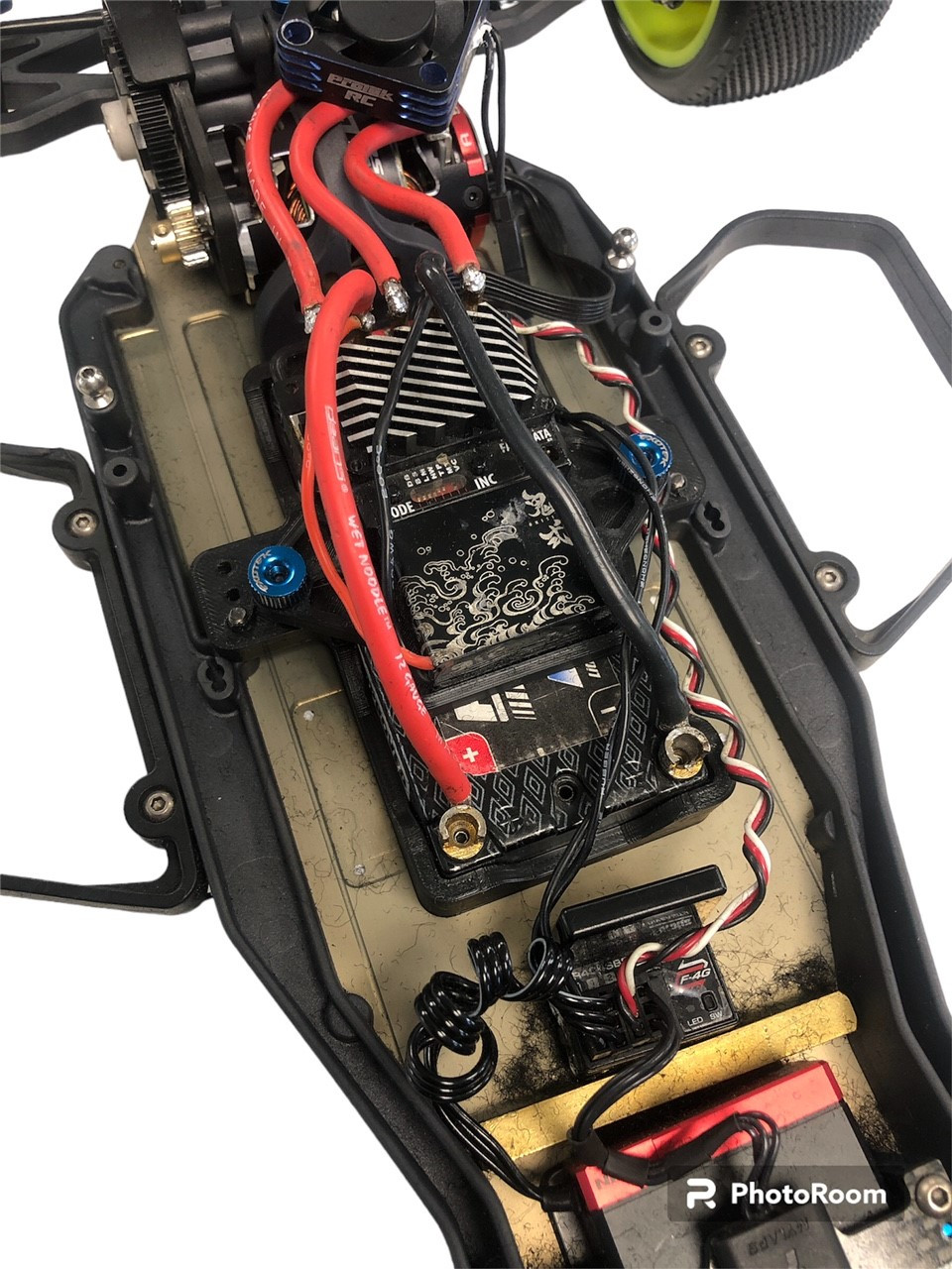 BATTERY RELOCATION KIT SC6.4 - RC One Racing