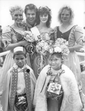 39530183-Roger Reynolds crown the Sheringham Carnival Queen, Rachel ...