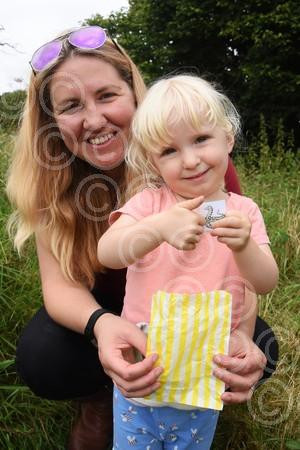 39092298-Isabelle Seager, two, with her mum, Kim, hunting for tokens on ...