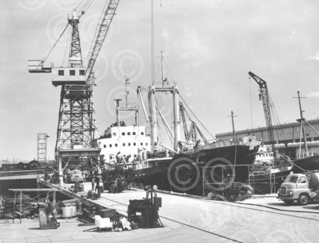 39470183-Lowestoft Suffolk -- Harbour The work of fitting out the 303 ...