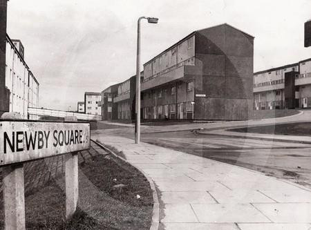 38336455-NEWBY SQUARE IN 1973 - Newsquest | Newsprints