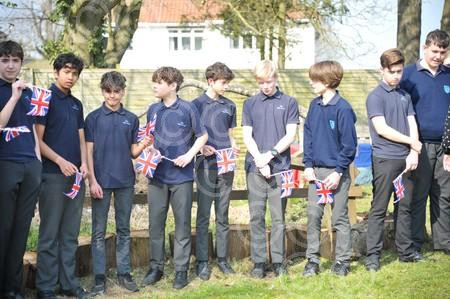 39387995-The Norfolk Lord Lieutenant visited Diss high school to plant ...