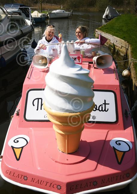 39693428-Pam Robinson, right, owner of The Ice Float ice cream boat out ...