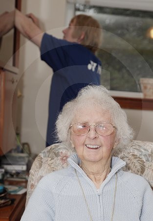 14204446-Pictures Mark Gibson Herald &Times Mary Finnegan from Simshill ...