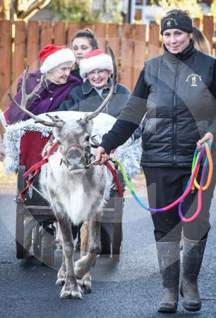 35807594-Westbury Court Care home residents Marjorie Gray and Sue Emery ...