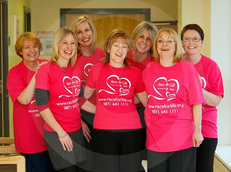 17292758-Jane Brogan, centre, a Cancer Trials Patient at the Beatson ...