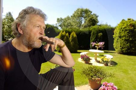 24277442-Actor writer Tony Roper at home on the Hogganfield Loch area ...