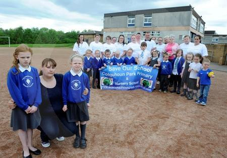 24646693-Parents an Pupils from Colquhoun Primary School in Bearsden ...