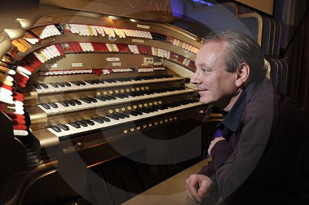 13986860-Phil Kelsall, organist at Blackpool Tower with a Wurlitzer ...