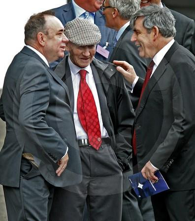 28060359-Alex Slamond chats with his father Robert 92 and former PM ...
