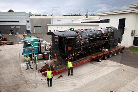 15995614-Locomotive 3007 begins it's move to the new Transport Museum ...