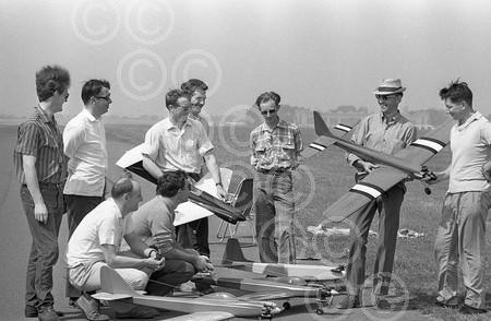 39075782-Enthusiasts line up on the runway with their entries at the ...