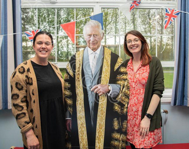 39707972-Witnesham primary school celebrate the kings Coronation with a ...