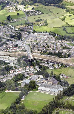 3736390-Aerial view of Bingley Grammar school at Crossflats showing the ...
