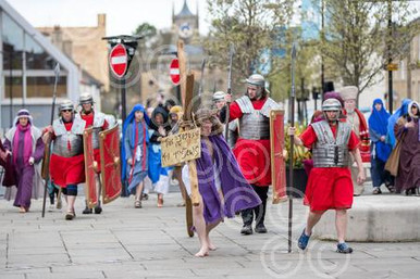 39412657-Michael Taphouse as Jesus bearing his cross on the way to the ...