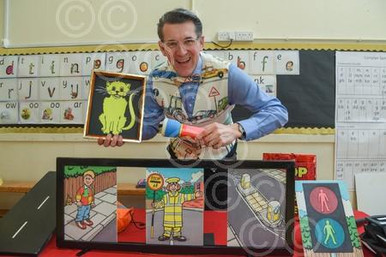 39361551-Children s entertainer Olly Day at Bignold Primary School in ...