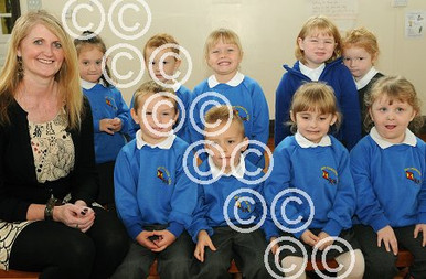 16027579-Class teacher Pamela Gilchrist with new faces in the ...