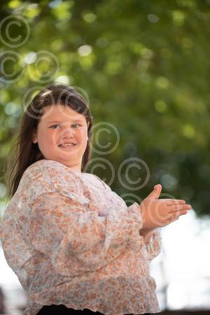 39553759-Lillie- Mae Catling, 10, has taught herself sign language ...