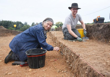 39573360-Volunteers Elizabeth Barham, and Oliver Moxham, who is doing a ...