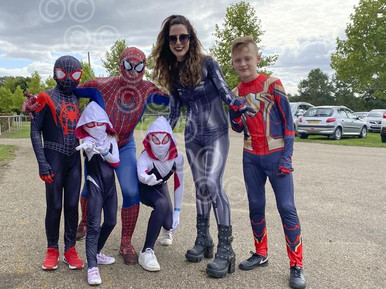 39574157-Claire Underwood, 39, middle and her partner Lee Curson 38 ...