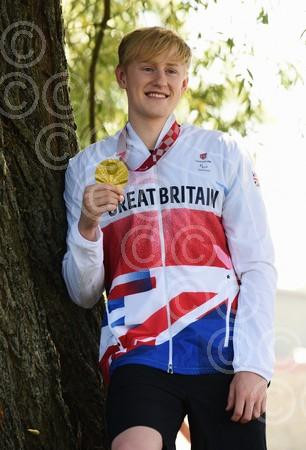 39113954-Paralympian swimmer Jordan Catchpole, 21, from Beccles, with ...