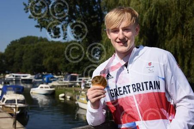 39113953-Paralympian swimmer Jordan Catchpole, 21, from Beccles, with ...