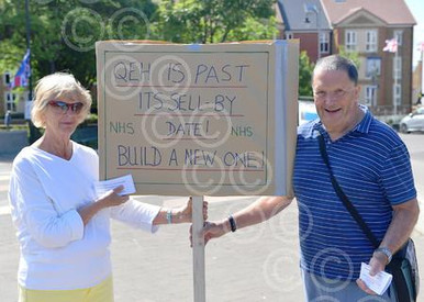 39451554-Campaigners Yvonne and John Bridger out leafletting in ...