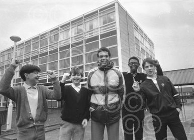 39412096-Jason Dozzell, back at Chantry High School, the Monday morning ...