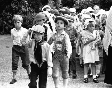 39613867-Flashback 1988. July. Victorian costume for pupils at ...