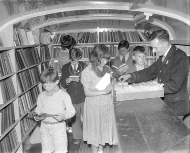 39601732-DML Oct 25 2016 Yarmouth Corporation’s travelling library in a ...