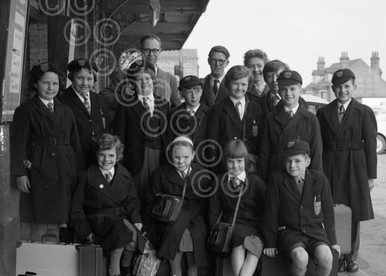 39598304-FROM THE ARCHIVES NOSTALGIA Laxfield School children leaving ...