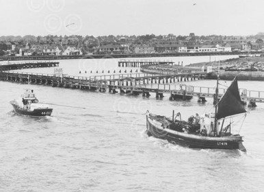 39645106-Lowestoft Suffolk -- Lowestoft Fishing and Industry Lowestoft ...