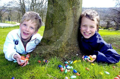39691806-Sam Bowerman, 7, and Jack Lees, 10, find some of the eggs in ...