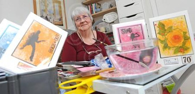 33172086-Lynn Rees from Knutsford with her cards - Newsquest | Newsprints