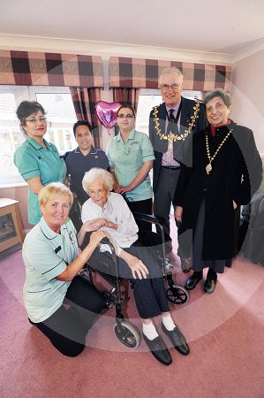 16569777-Dorothy Stewart [100 years old] at Orchard Care Centre ...