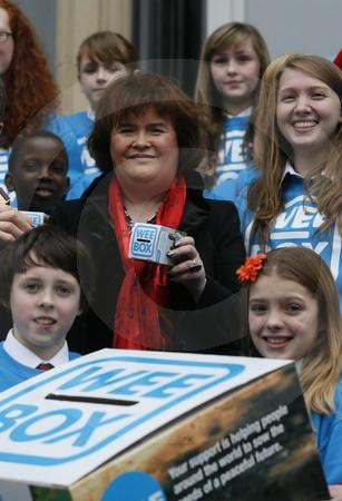 23763303-Susan Boyle pictured with children from St Francis Xavier ...