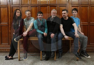 27044484-Actors Iain Robertson, 3rd from left and Lenny Mullan pictured ...