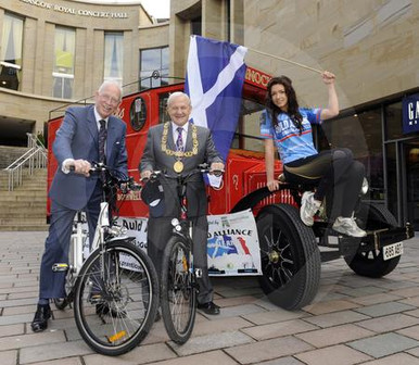 18333980-Miss Glasgow Amanda Quinn right starts off the Auld Alliance ...