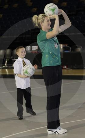 25396738-Local Pupils from Alexandria Parade Primary learn Netball ...